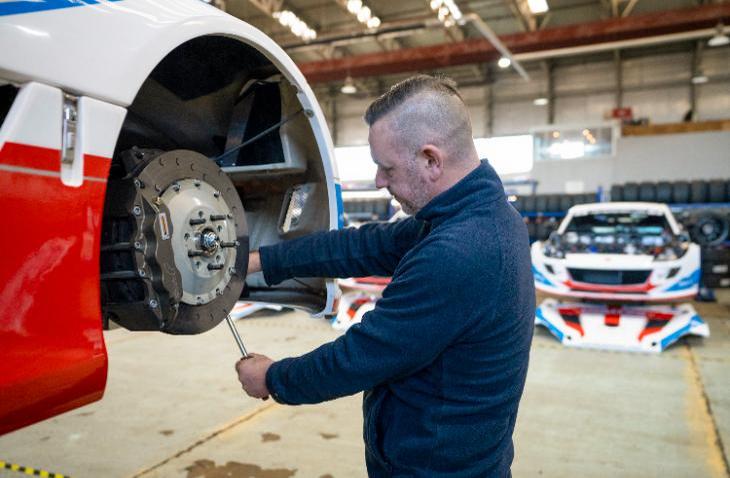 MotorSport Vision and PalmerSport - Mechanic job
